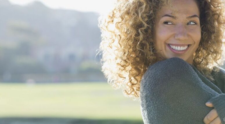 Take care of curly hair in winter - [EN] Jean Louis David