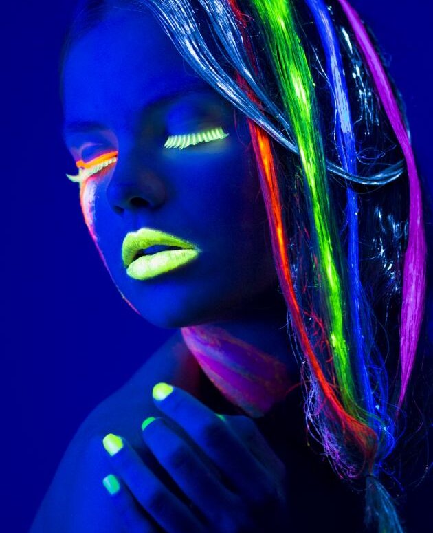 Hair colouring: fluorescent glow-in-the-dark locks - [EN] Jean Louis David