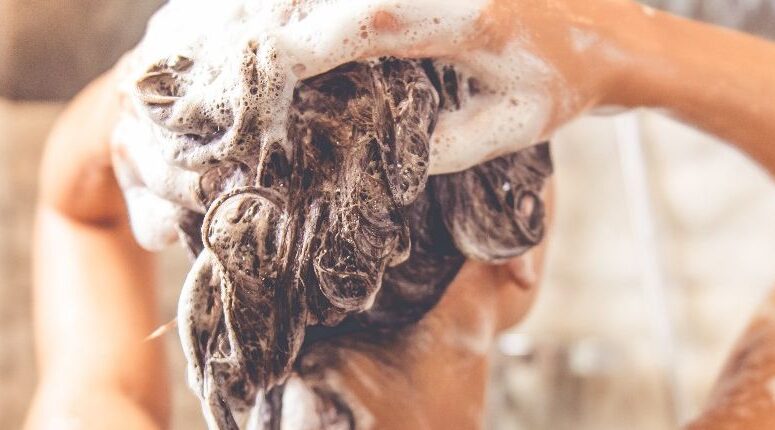 Should You Switch Shampoos Regularly En Jean Louis David