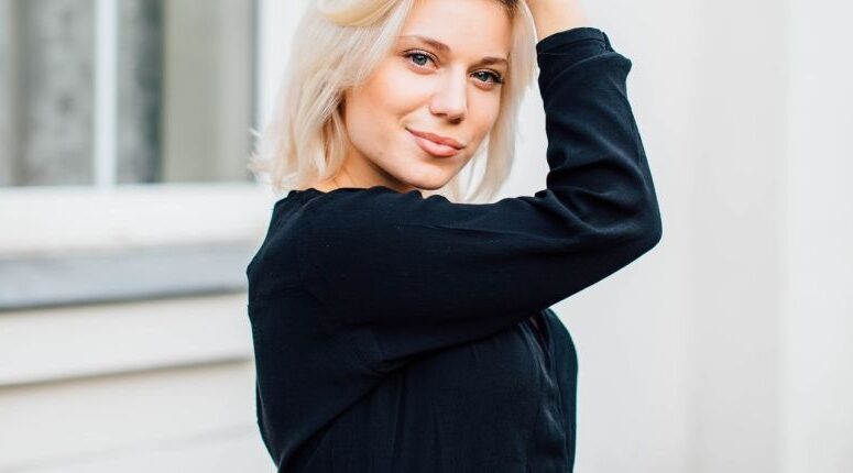 A closer look at the unstructured bob - [EN] Jean Louis David