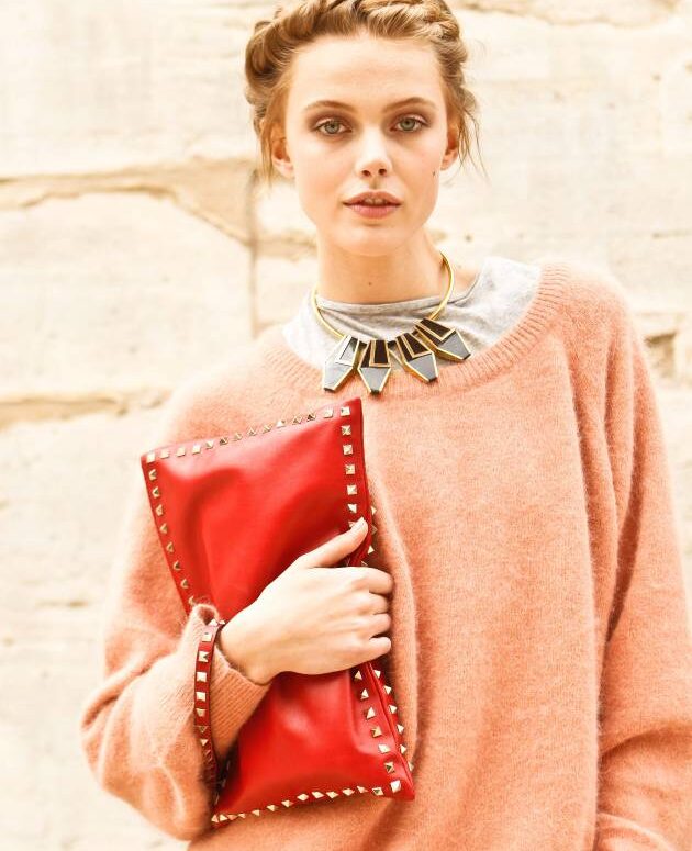 Hélène, 25: “The braided crown is my style for spring”