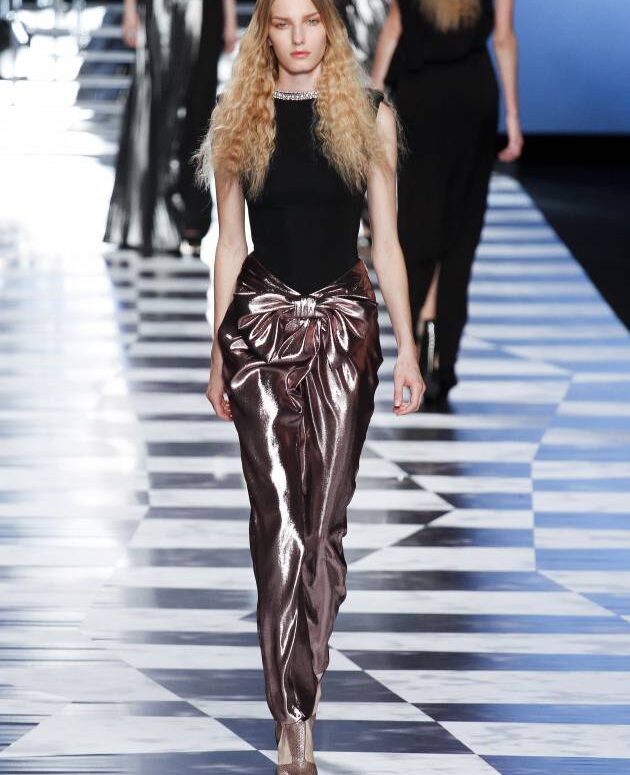 Backcombed, crimped hair for a neo-romantic style