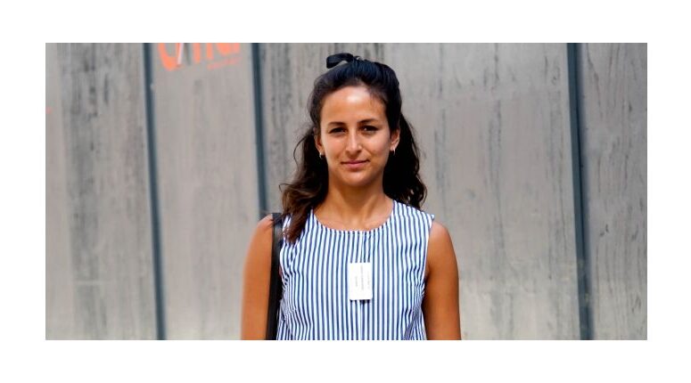 Streetstyle: The bow hair accessory for a neo-preppy style