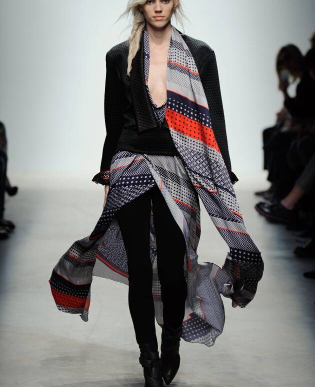 A closer look at the dishevelled braid